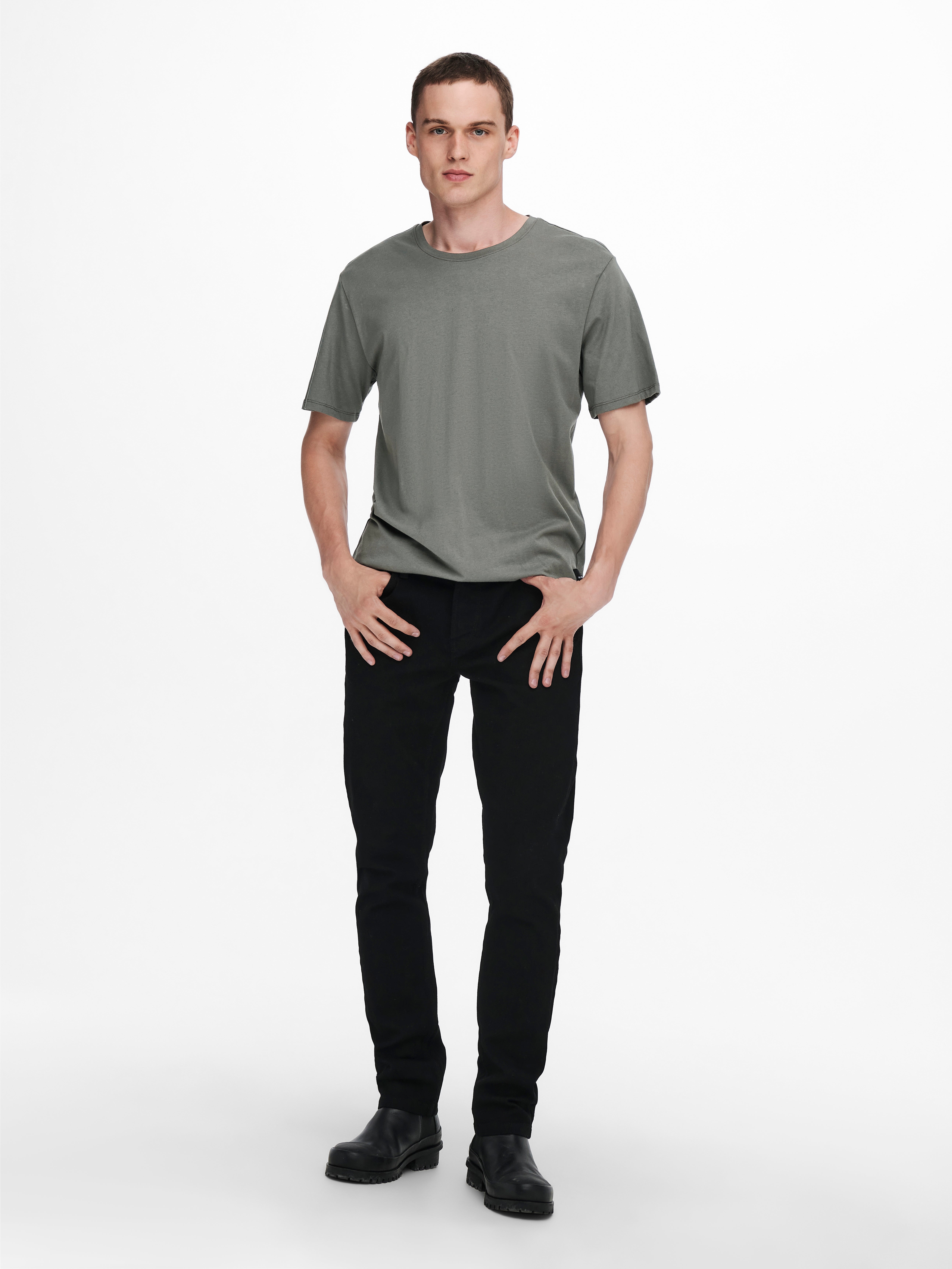White, Black & more Basic T-shirts for Men | ONLY & SONS